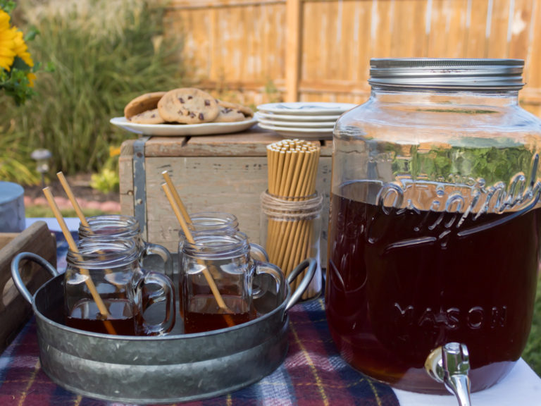 Your Guide To Throwing The Ultimate Potluck Party - Midwest Life and ...