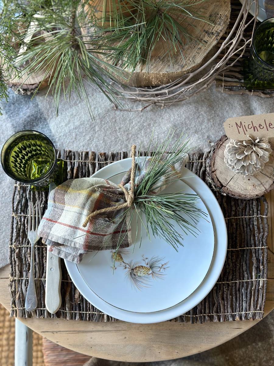 How To Style A Rustic Christmas Tablescape In 5 Simple Steps - Midwest ...