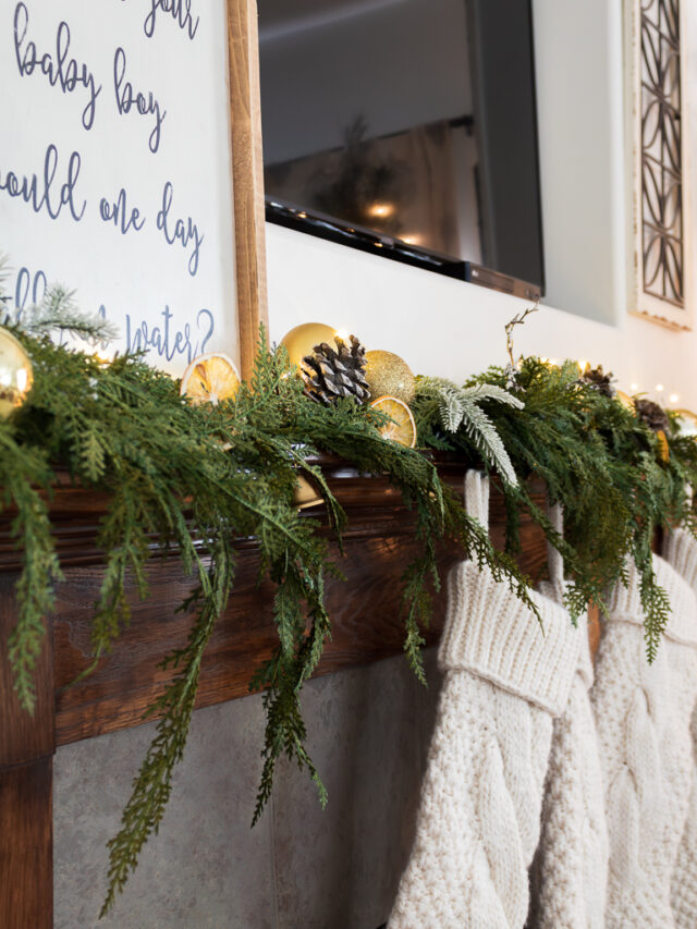 The Secrets To Styling A Warm And Homey Christmas Living Room - Midwest ...