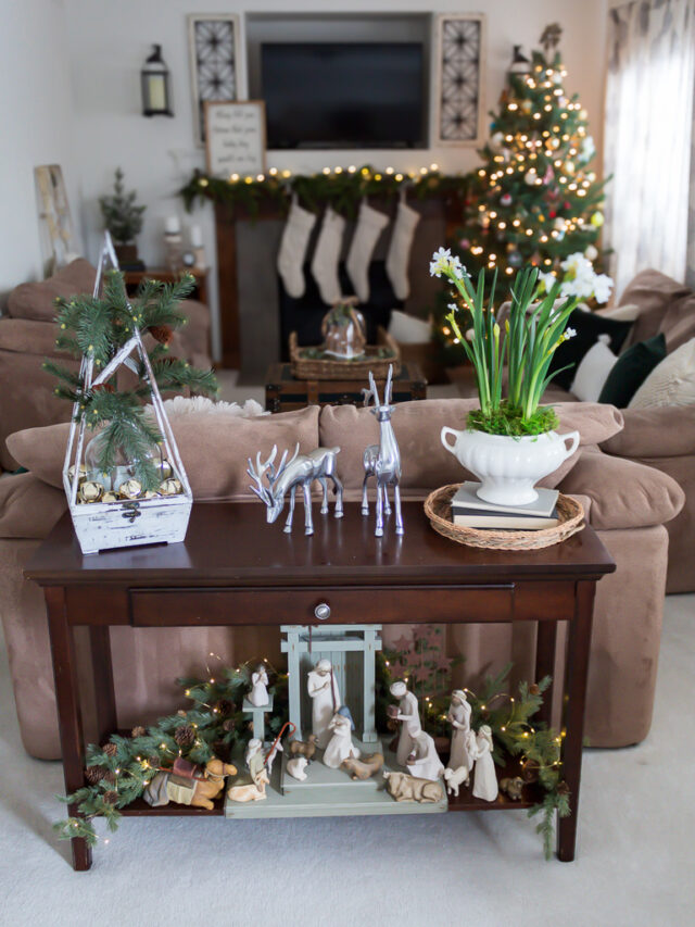 The Secrets To Styling A Warm And Homey Christmas Living Room - Midwest ...