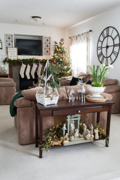The Secrets To Styling A Warm And Homey Christmas Living Room - Midwest ...