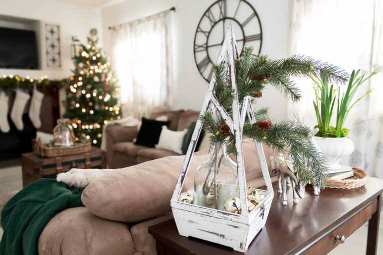 The Secrets To Styling A Warm And Homey Christmas Living Room - Midwest ...