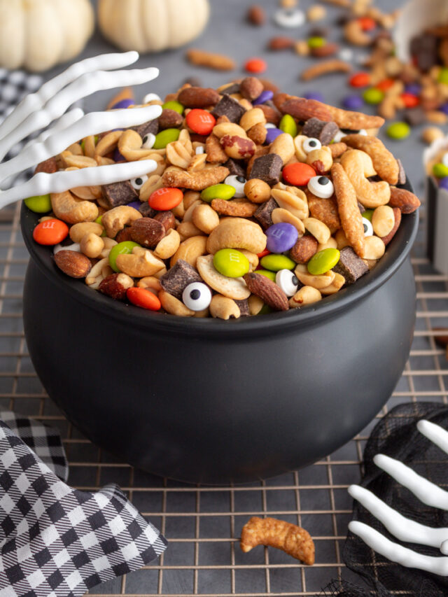 The Ultimate Halloween Monster Munch Trail Mix - Midwest Life and Style ...